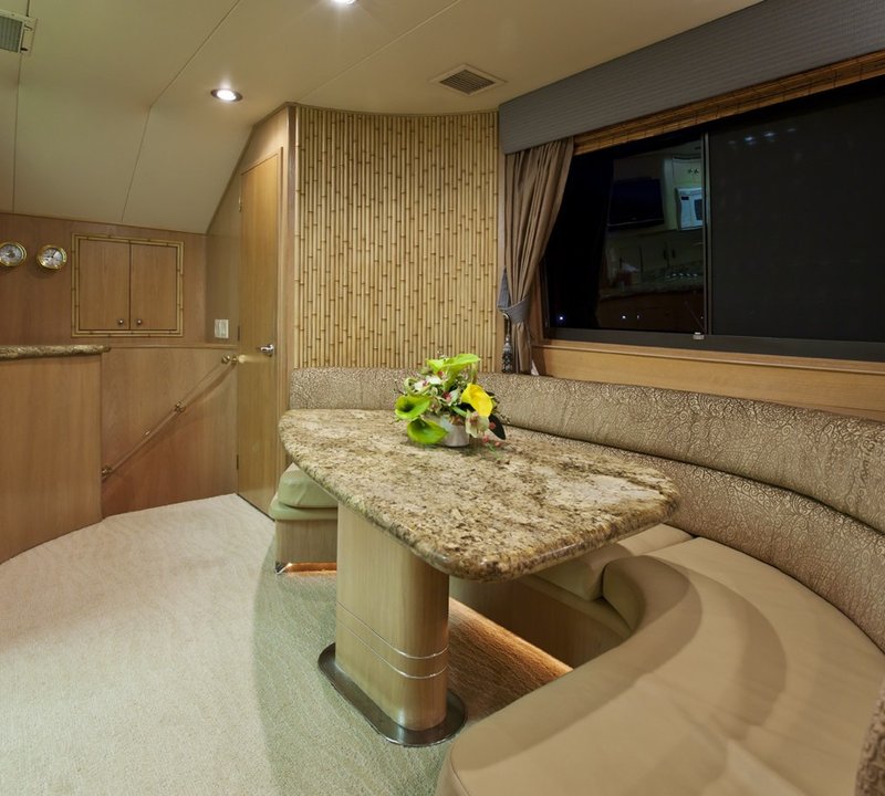 LADY LILA Yacht Charter Details, Hatteras | CHARTERWORLD Luxury Superyachts